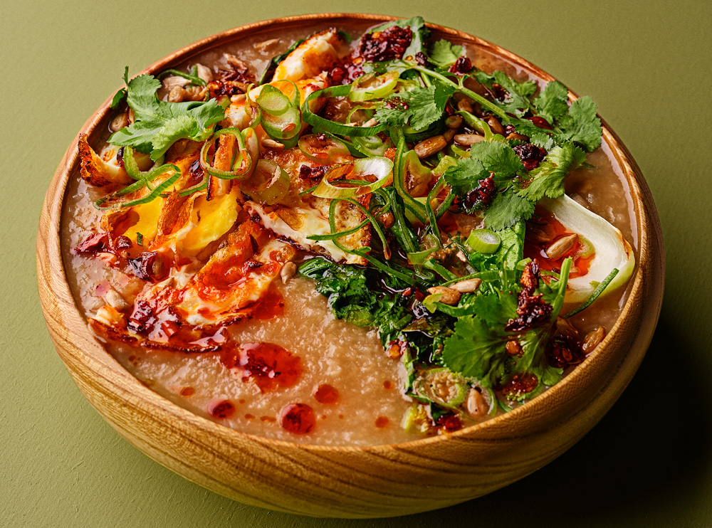 Congee med svampe, bok choy og spejlæg - Planetarisk kogebog